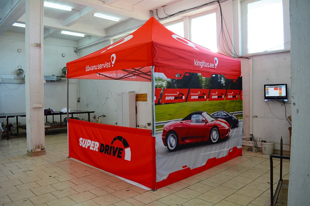 Pusinė siena prekybinei palapinei