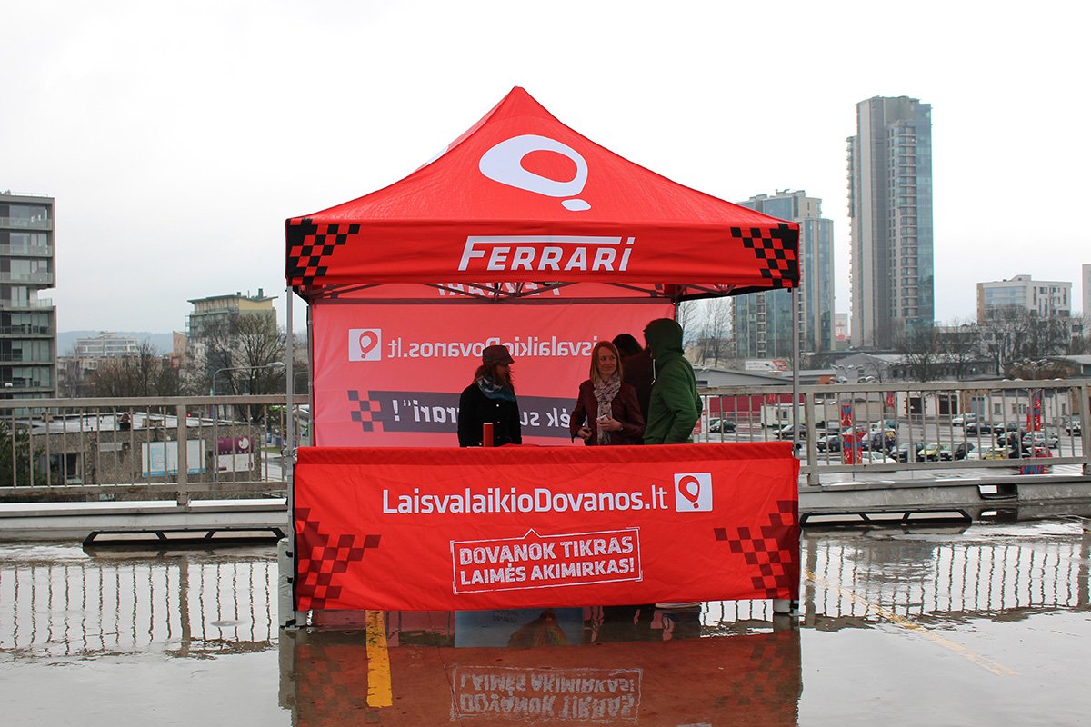 Pusinė siena prekybinei palapinei